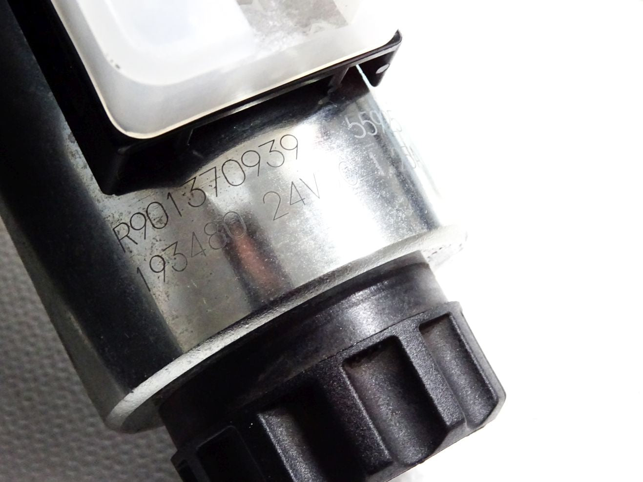 Rexroth Wegschieberventil R900561292 4WE6Q62/EG24N9K4 | Maranos.de