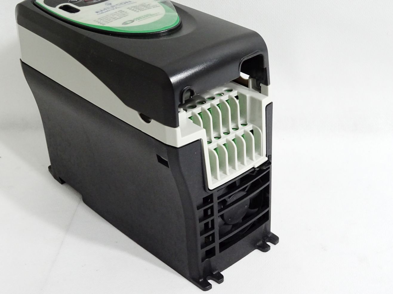 Emerson Control Techniques SKB3400150 1.5kW / Neu OVP -Gehäuse leicht ...